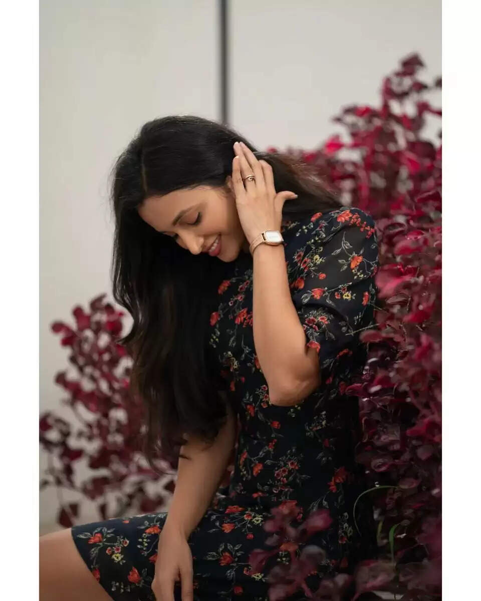 The KGF heroine srinidhi Shetty latest photoshoot