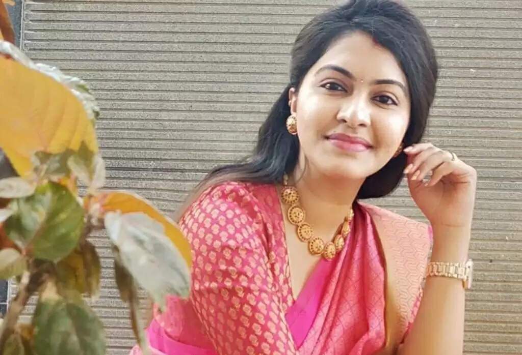 serial actress Rachita mahalakshmi play zee Tamil serial
