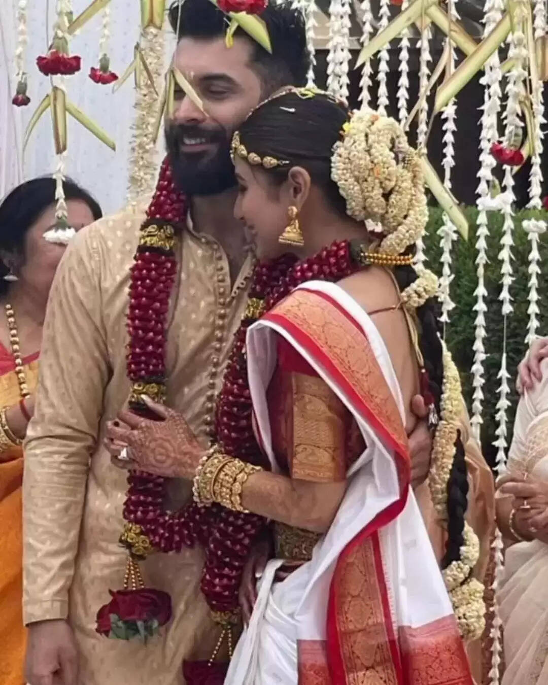 nagini serial actress mouni roy wedding photos viral