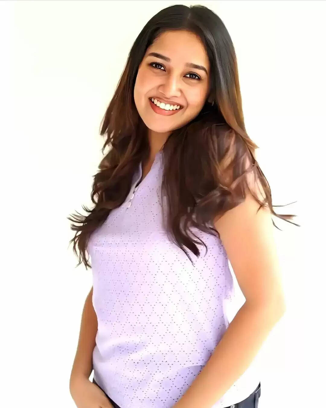 ப்ரஷ் லுக்கில் அனிகா சுரேந்திரன்.. இணையத்தை கலக்கும் புகைப்படங்கள்