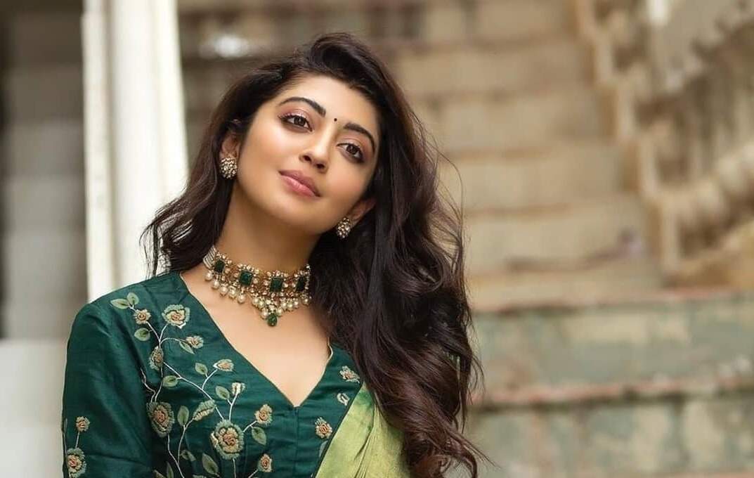 actress pranitha latest beauty photos viral